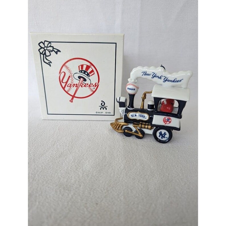 New York Yankees Danbury Mint Santa Claus Train 2005 Christmas Ornament ...