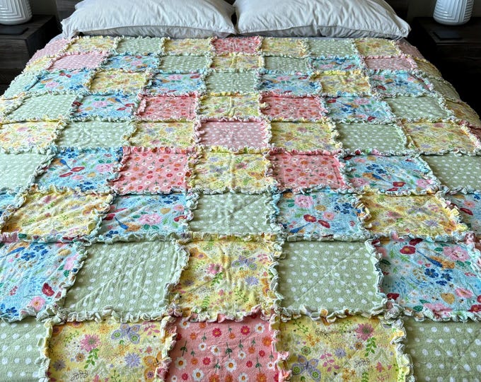 Spring Meadows - Cotton Rag Quilt Blanket - Peach Sage Polka Dot ...