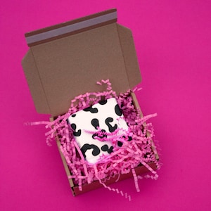 Shredded Paper Luxury 1kg Pink Packaging for Gift Boxes, Zigzag Mailer ...