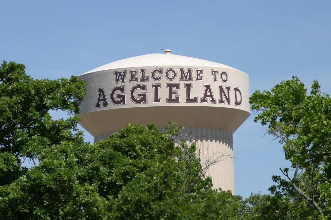 Welcome to Aggieland - Wrap Around Print - Etsy