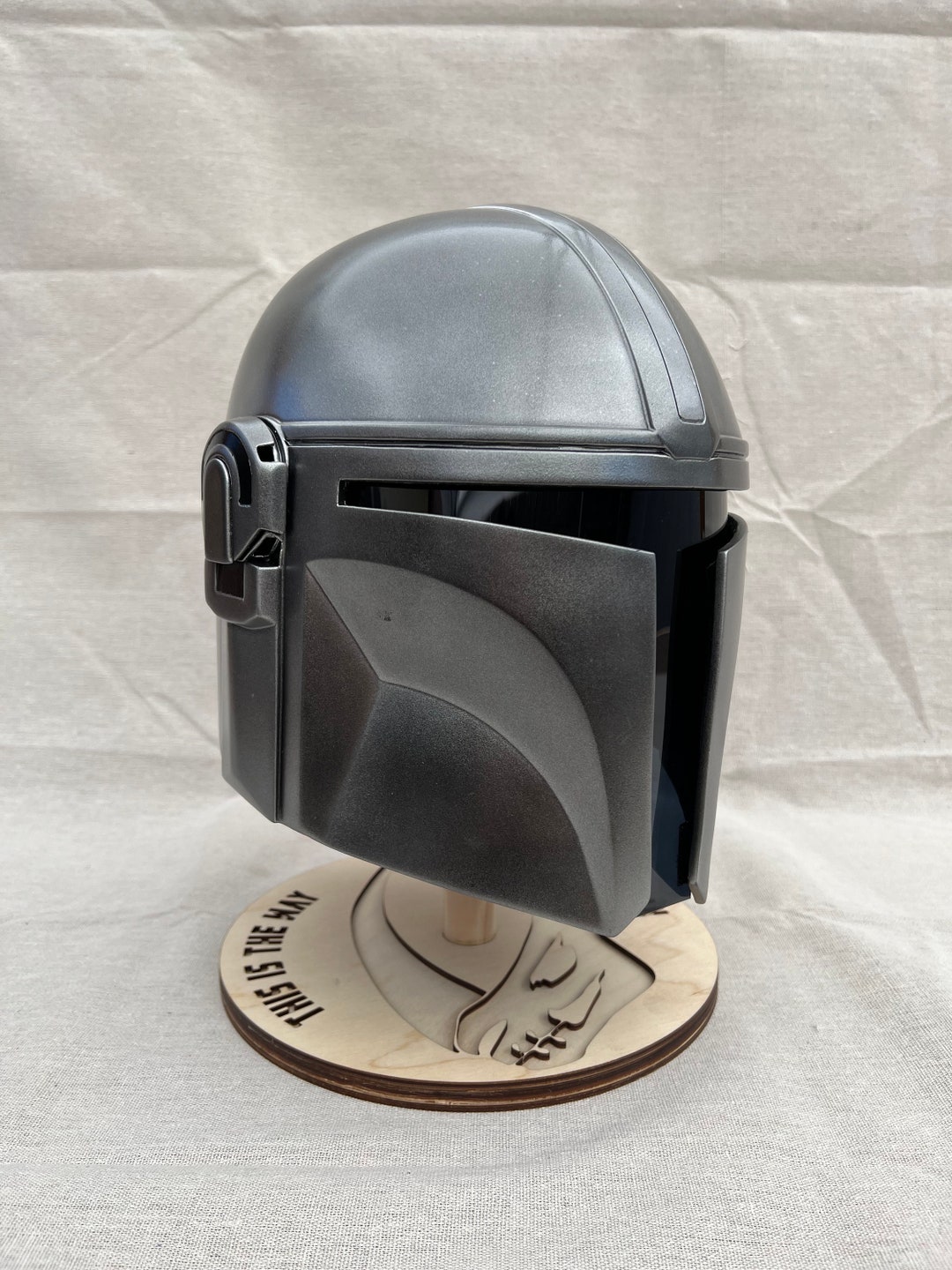 Mandalorian Wood Helmet Stand V2 - Etsy