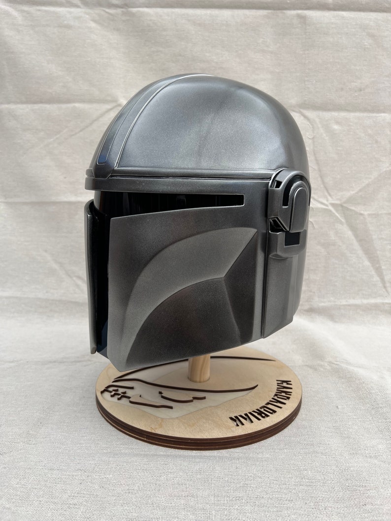Mandalorian Wood Helmet Stand V2 - Etsy