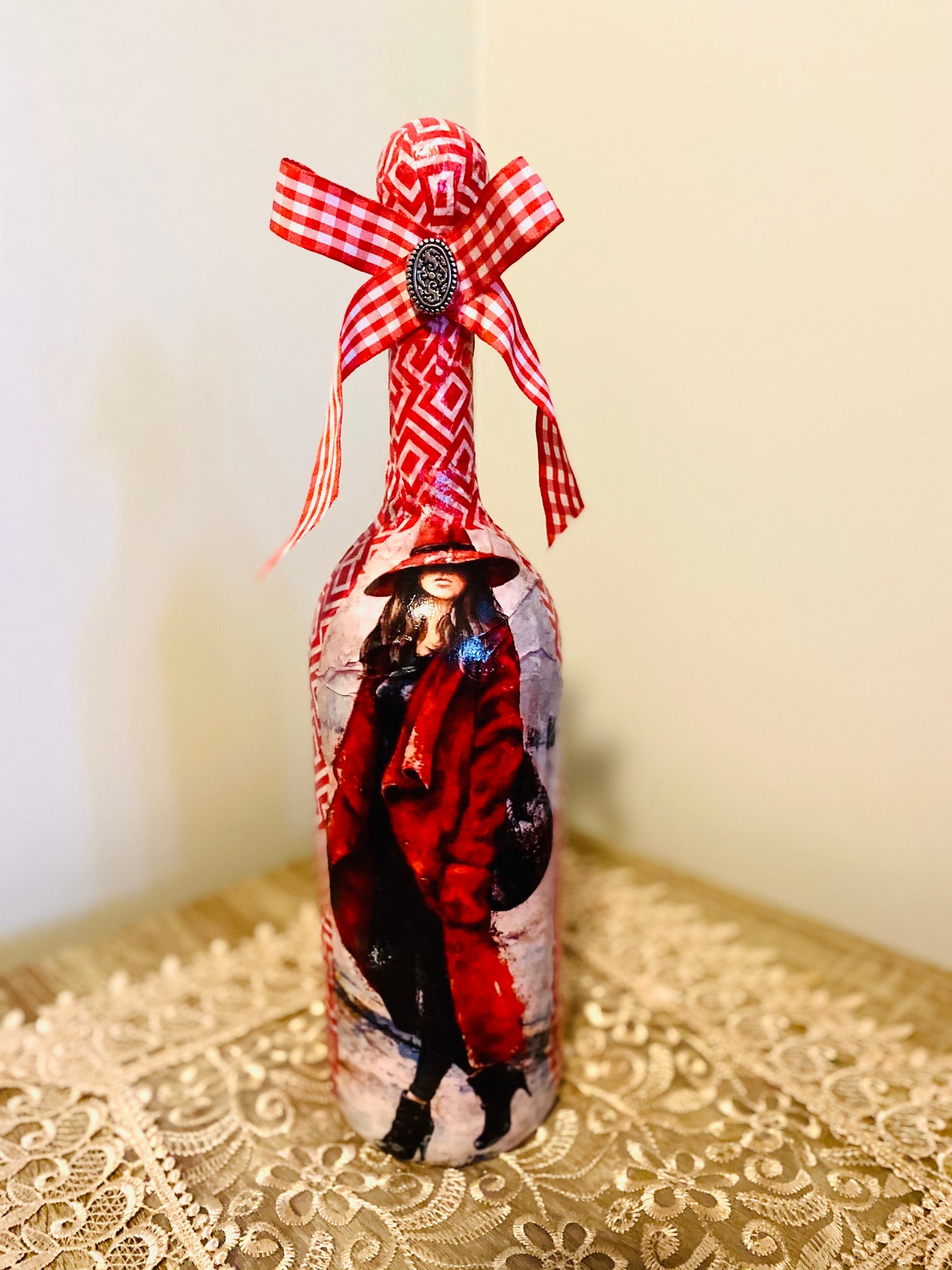Handmade Bottles With Ladies Portraits| Customized Art Bottles ...