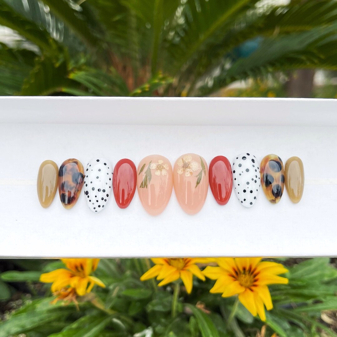OPHELIA | Autumn Press on Nails With Encapsulated Real Dried Flowers ...