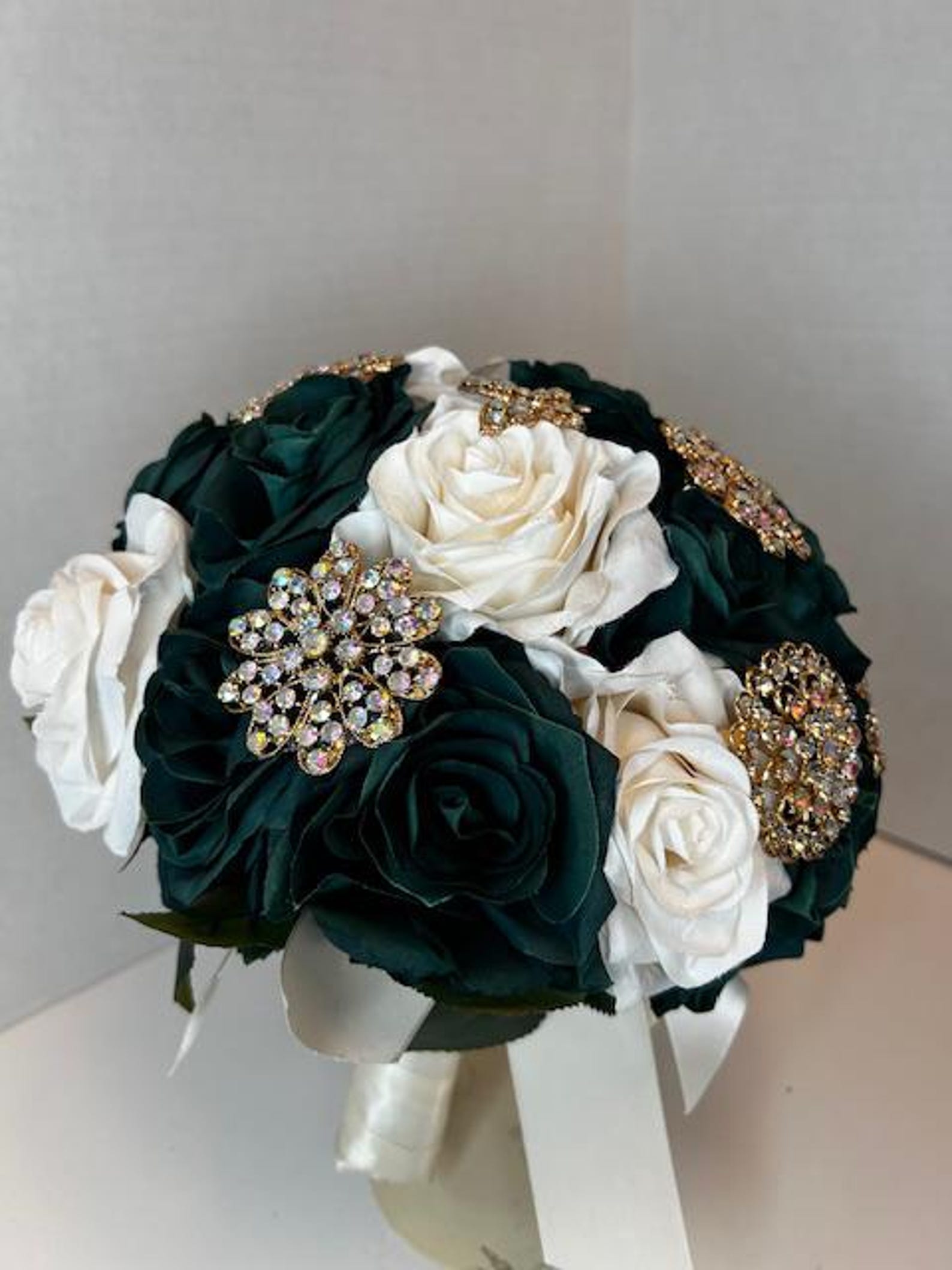 Emerald Green & Ivory Rose Bouquet With Gold Pendants - Etsy
