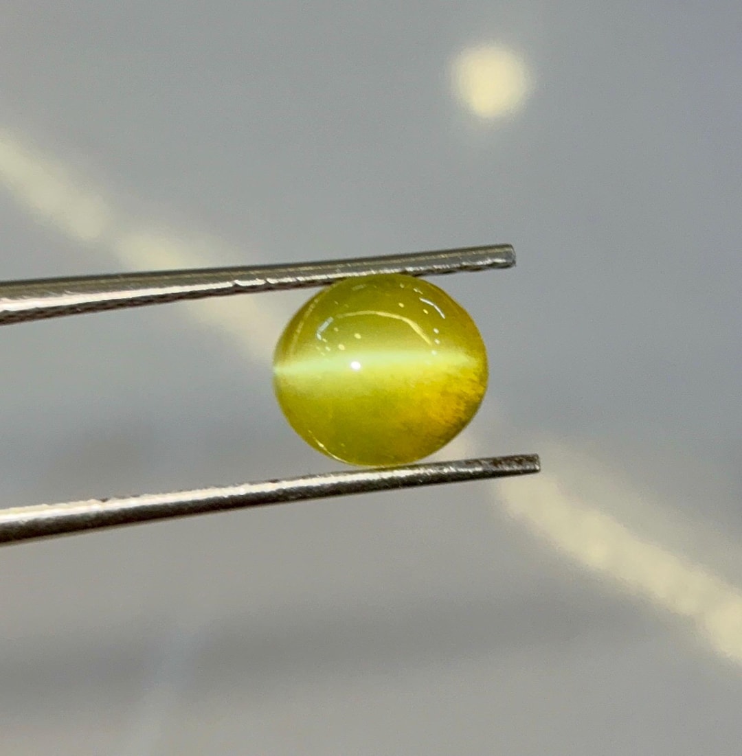 1.76 Carats Honey Color Chrysoberyl Cats Eye , Natural Chrysoberyl Cats ...