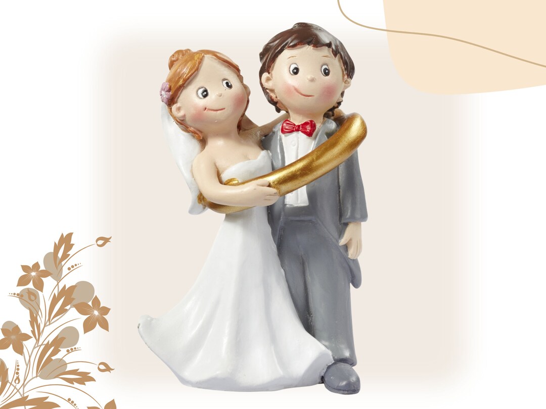 Figure for Wedding Bride and Groom Caught With Wedding Ring Decoration ...