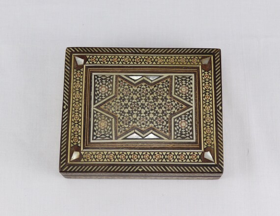 Marquetry box with inlaid decoration, handcrafted woo… - Gem