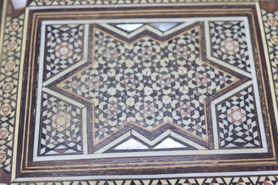 Marquetry box with inlaid decoration, handcrafted woo… - Gem