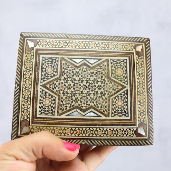 Marquetry box with inlaid decoration, handcrafted woo… - Gem