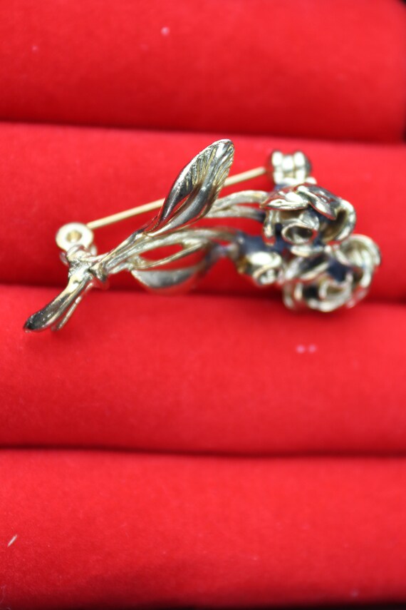 Vintage rose brooch in gold metal, old gold-plated br… - Gem