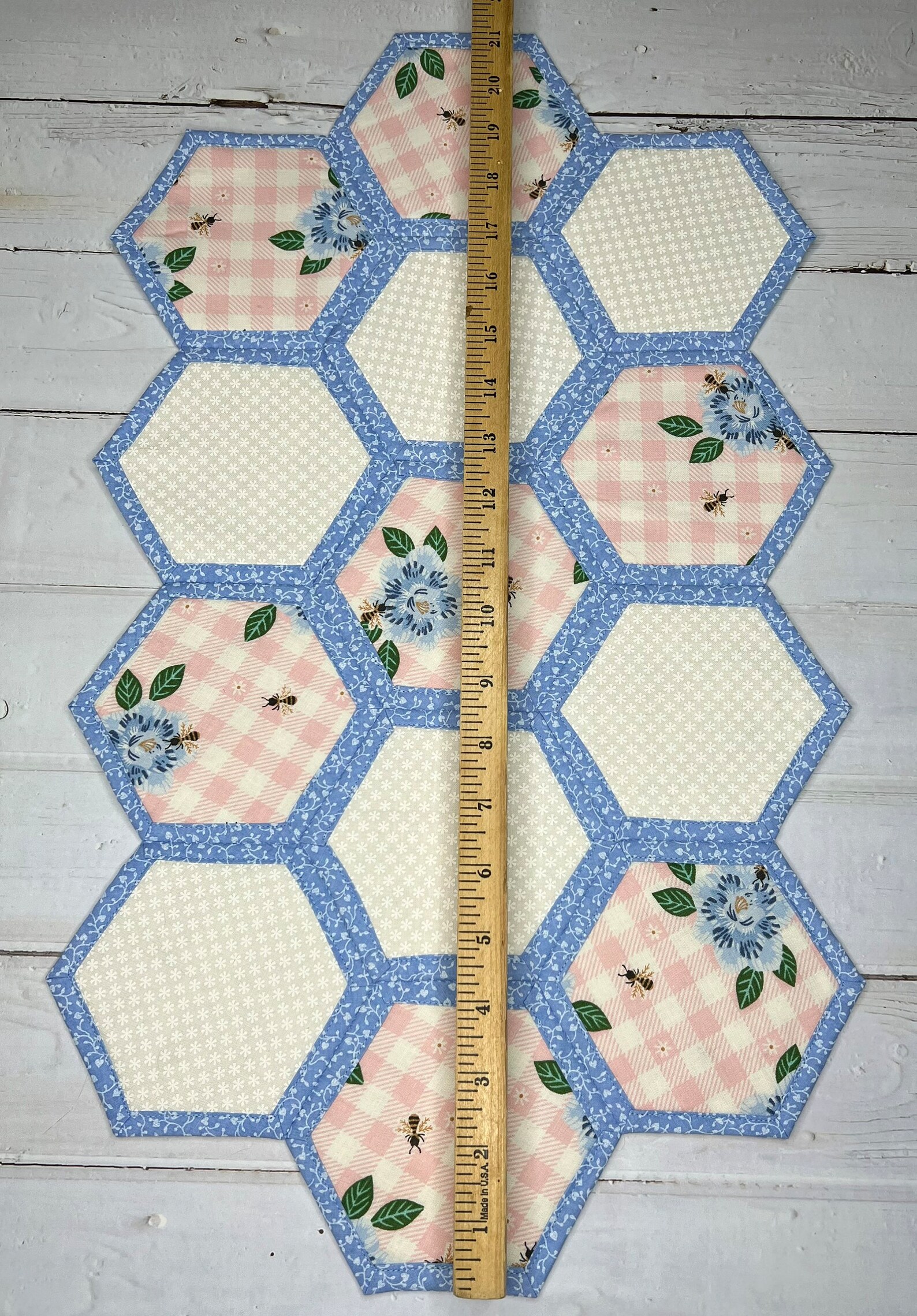 Honey Bee Table Runner / Bee Decor / Quilted Table Runner / Summer ...