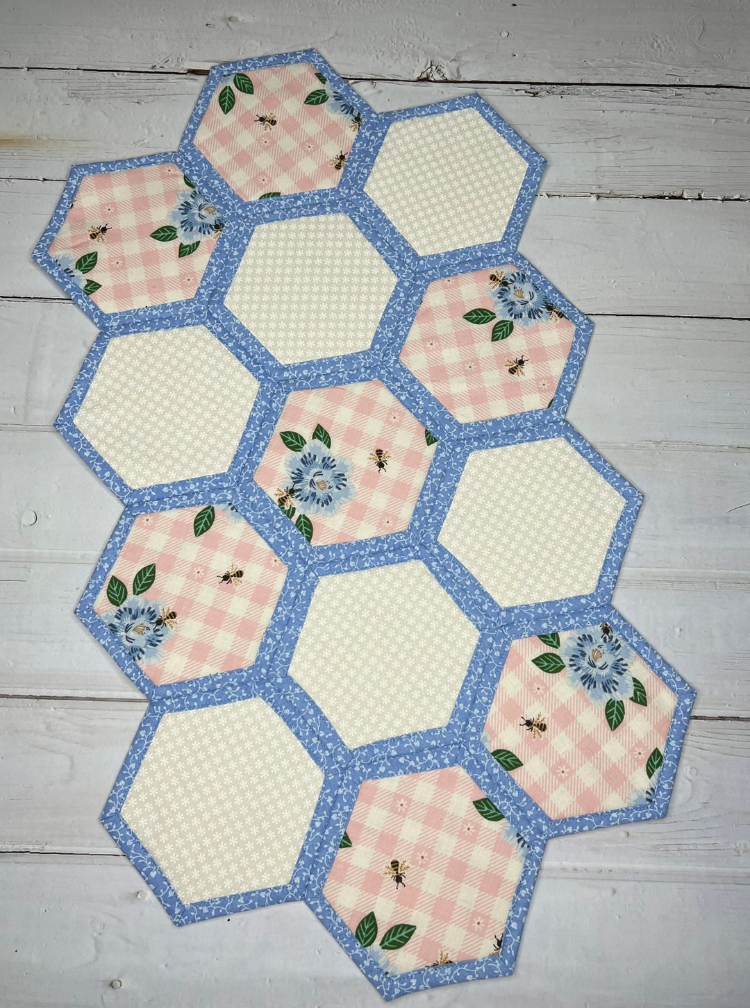 Honey Bee Table Runner / Bee Decor / Quilted Table Runner / Summer ...
