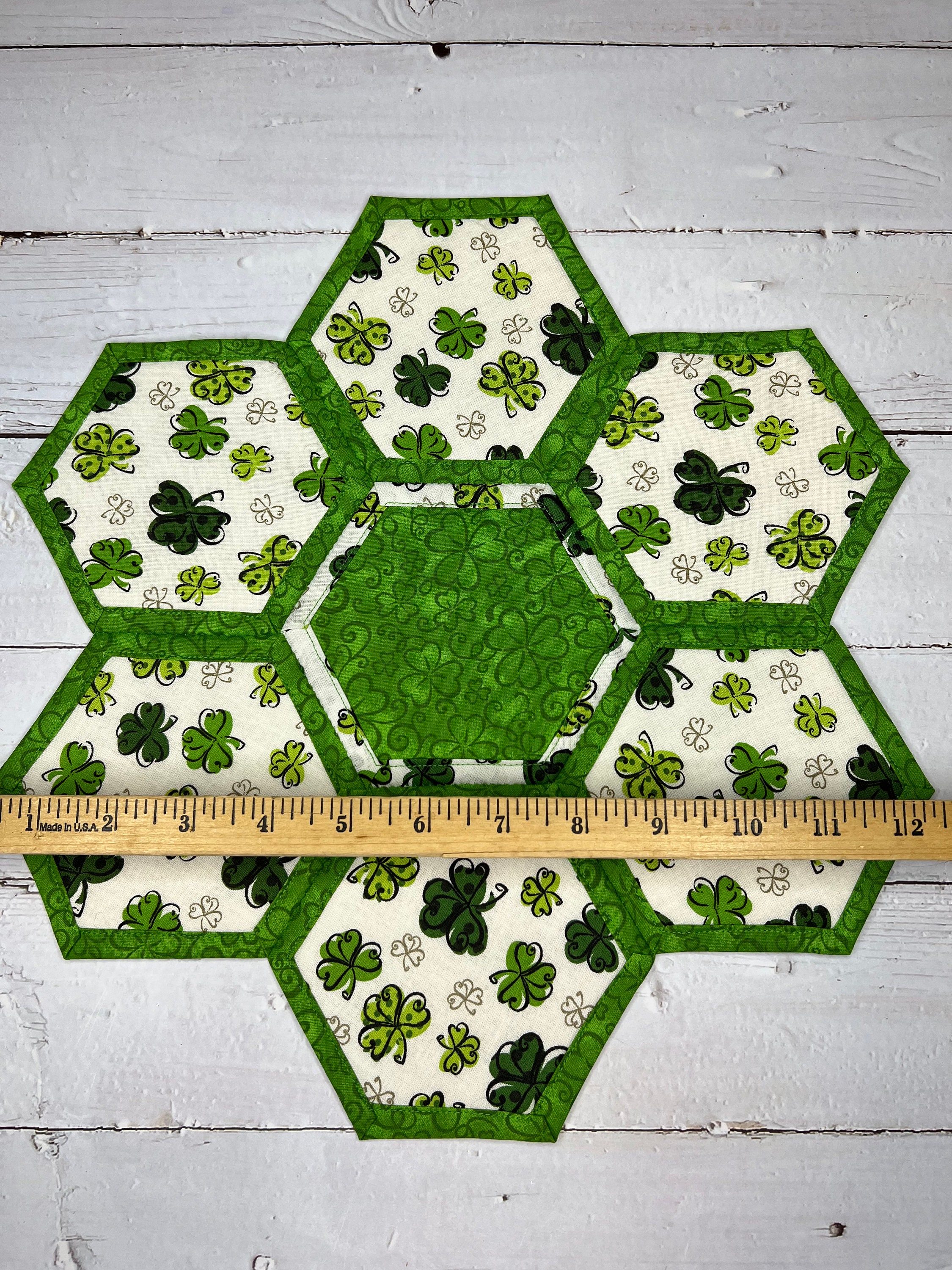 St Patrick's Day Centerpiece / Shamrock Place Mat / Quilted St. Patrick ...