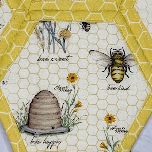 Bee Decor/quilted Centerpiece/table Topper/honey Bee Decoration/table ...
