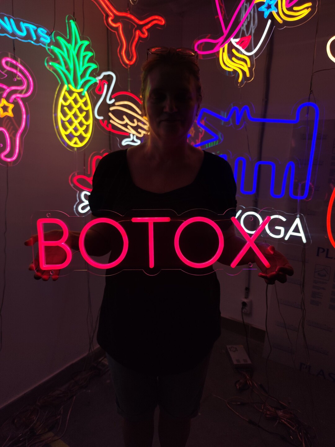 Botox Neon Sign: Light up Your Beauty Salon. Cosmetics Injections Light ...