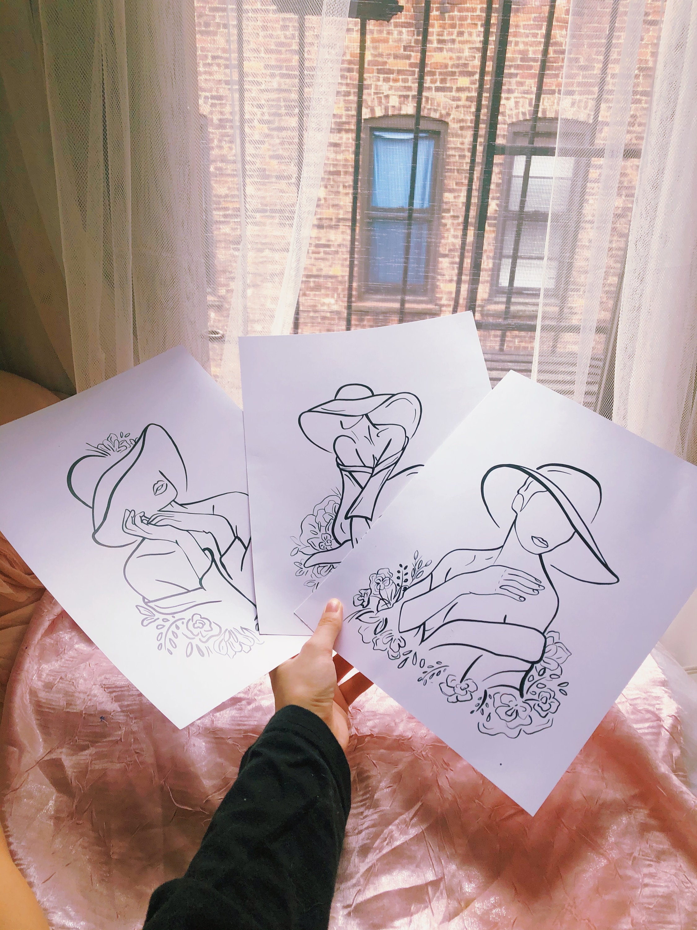 Line Drawing of Woman With Flowers and Floppy Hat - Etsy