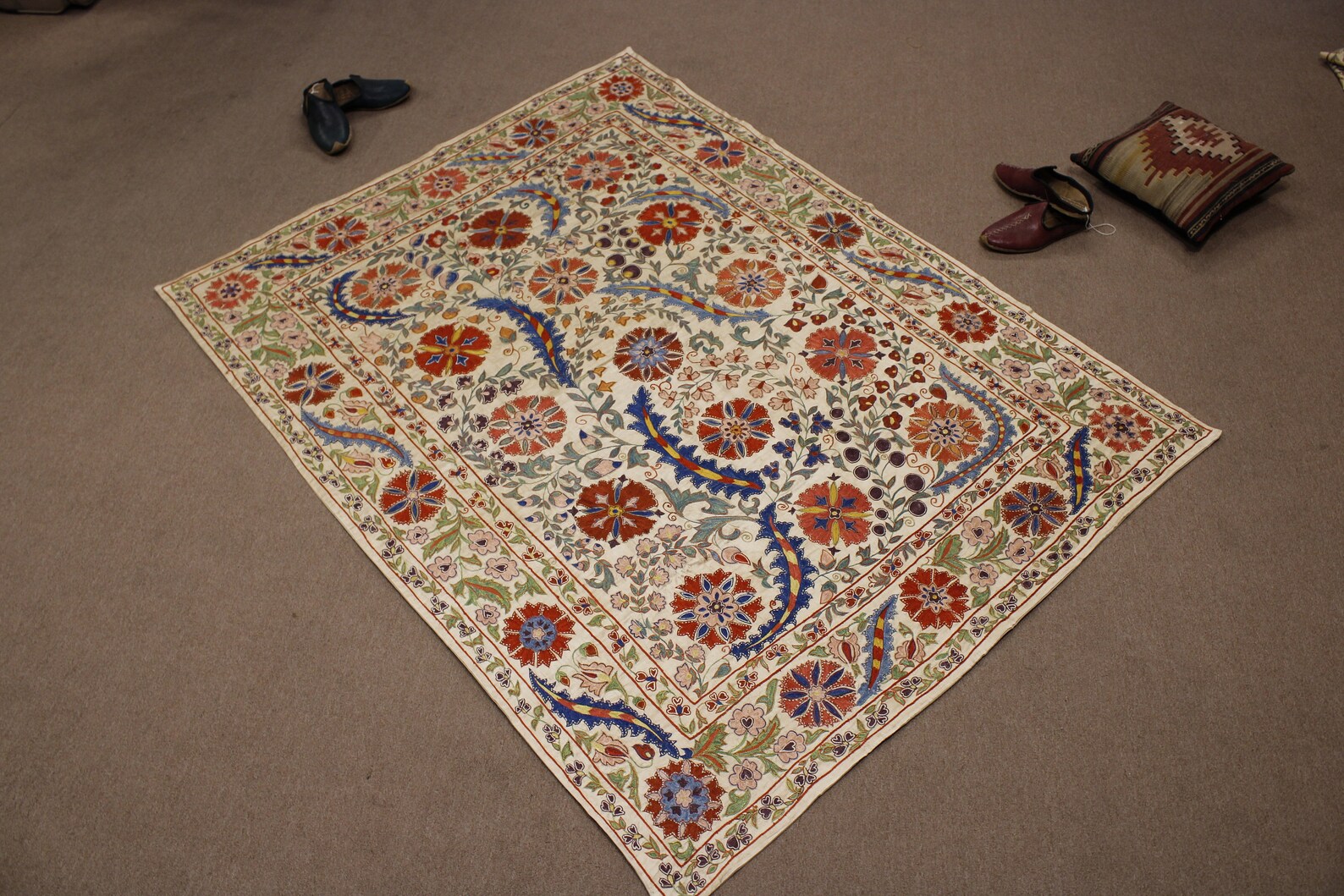 Suzani Bed Cover, Handmade Suzani Bedspread, Silk Suzani Blanket ...