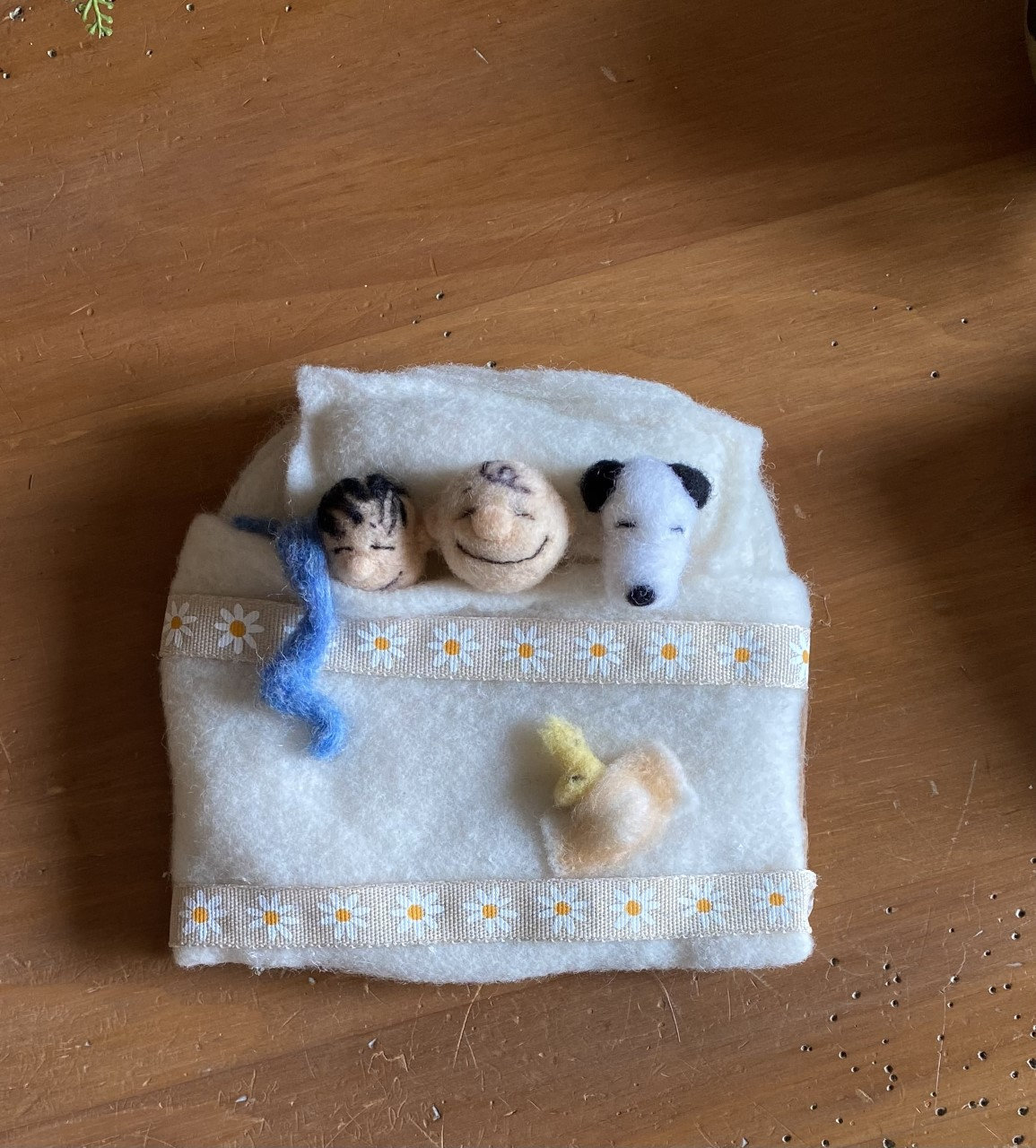 Needle Felted Wool Bed With Charlie Brown,linus, Snoopy and Woodstock ...