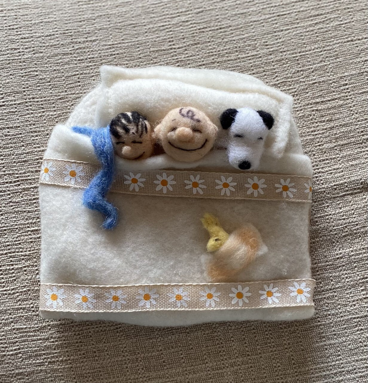 Needle Felted Wool Bed With Charlie Brown,linus, Snoopy and Woodstock ...