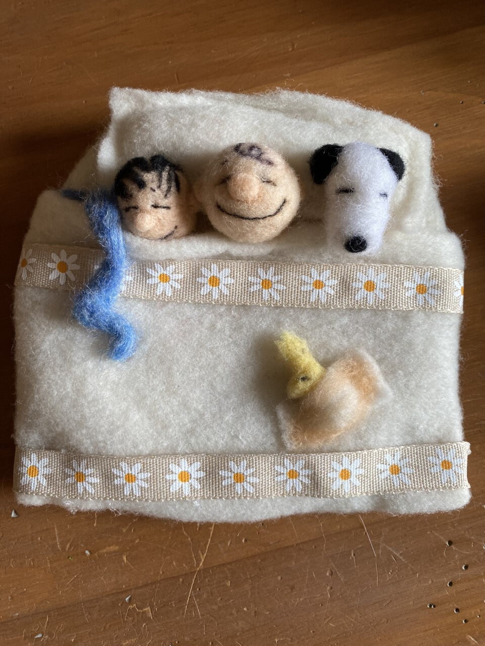 Needle Felted Wool Bed With Charlie Brown,linus, Snoopy and Woodstock ...