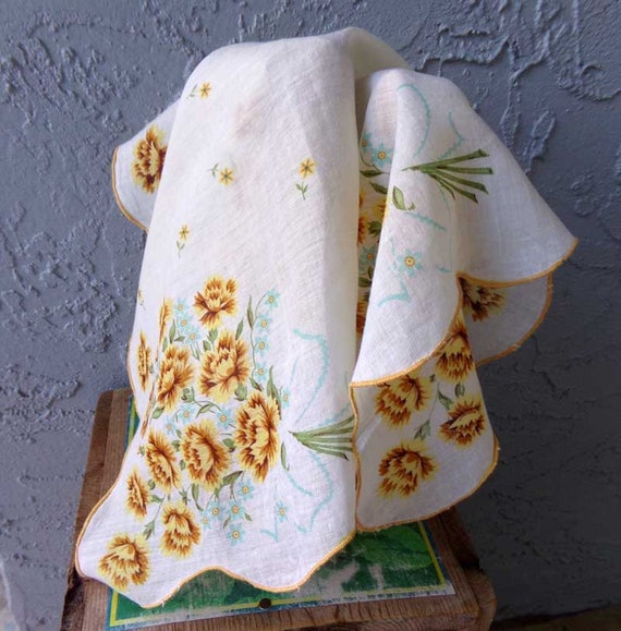 Gold flower hankie, gold floral handkerchief, flower … - Gem