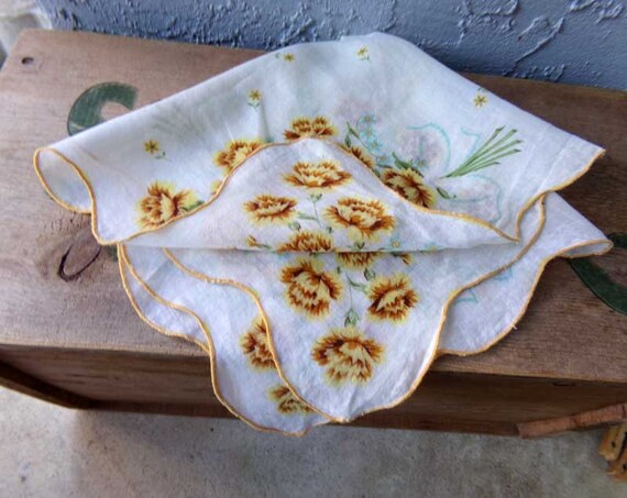 Gold flower hankie, gold floral handkerchief, flower … - Gem