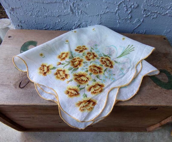 Gold flower hankie, gold floral handkerchief, flower … - Gem