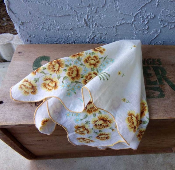 Gold flower hankie, gold floral handkerchief, flower … - Gem