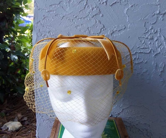 Gold velvet ring hat with veil, vintage union made ha… - Gem