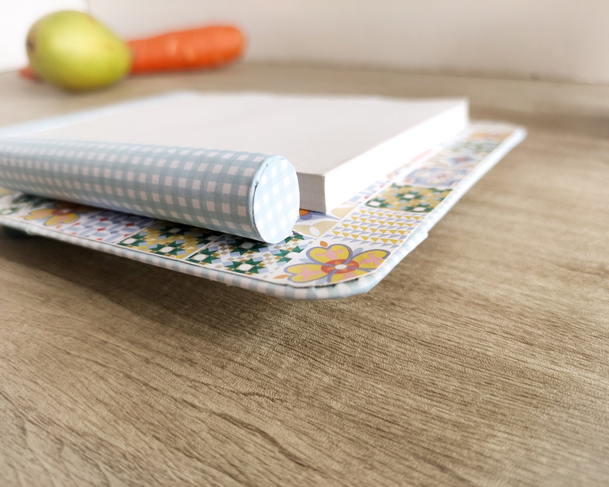 Vintage Style Fridge Notepad Holder, Ceramic Tiles Print Magnetic ...