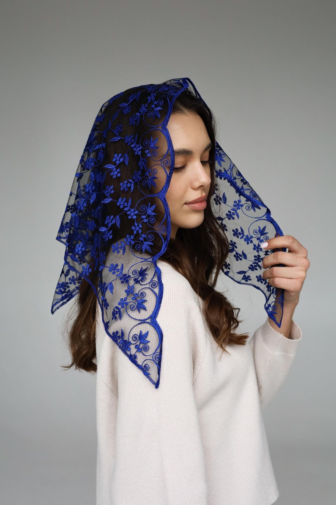 Blue Triangle Veil, Latin Mass Blue Veil, Lace Chapel Veil Mantilla - Etsy