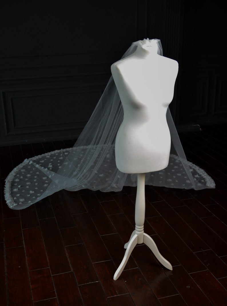 3D Floral Wedding Veil, Feminine Lace Veil With Floral Details, Bride ...
