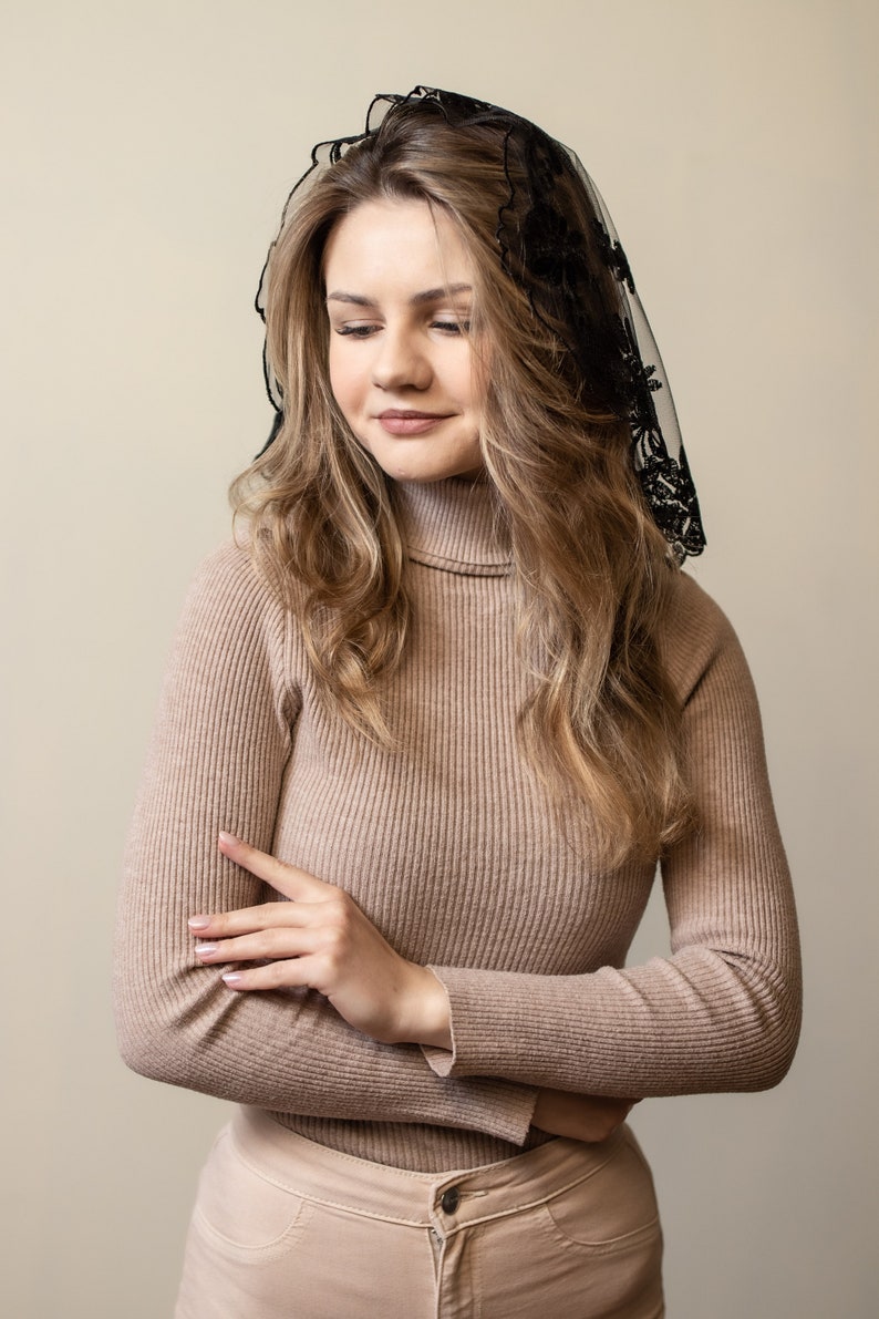 Round Our Lady of Fatima Veil, Classic Catholic Veil With Floral Lace ...