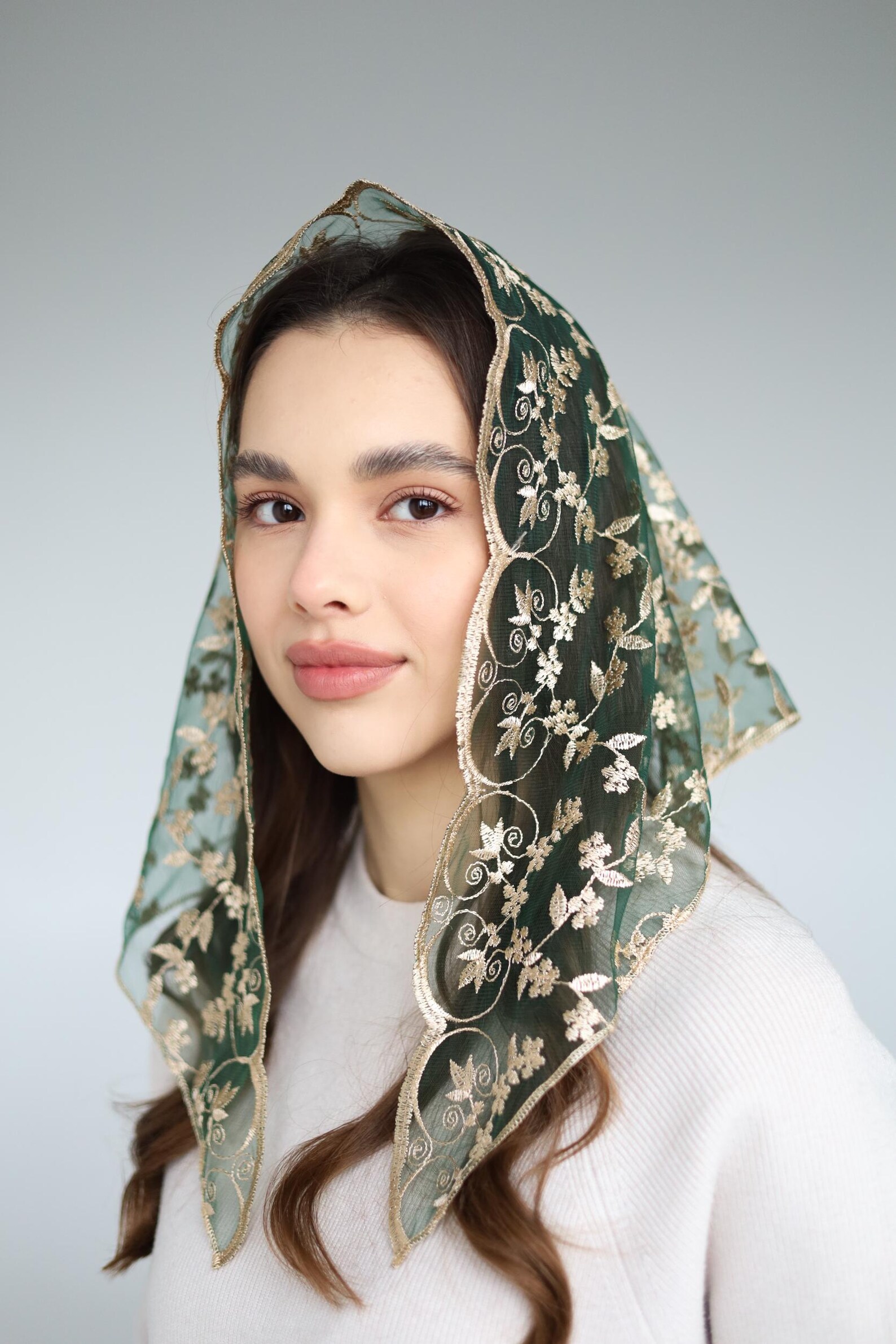 Triangle Lace Veil, Lace Green Chapel Veil, Latin Mass Veil - Etsy