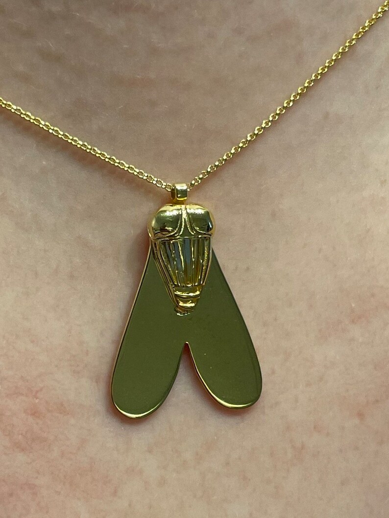 The Fly of Valour 10K Yellow Solid Gold - With 16” Yellow Gold Chain ...