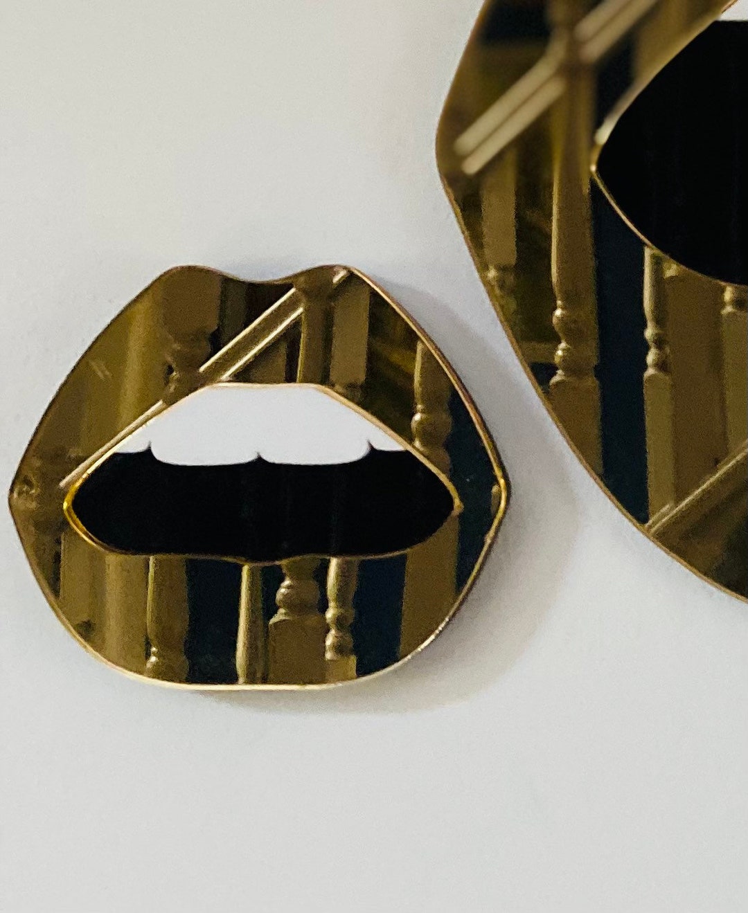 Mini Gold Acrylic Lip Mirror: Gallery Wall Decor (11x9cm) - Etsy