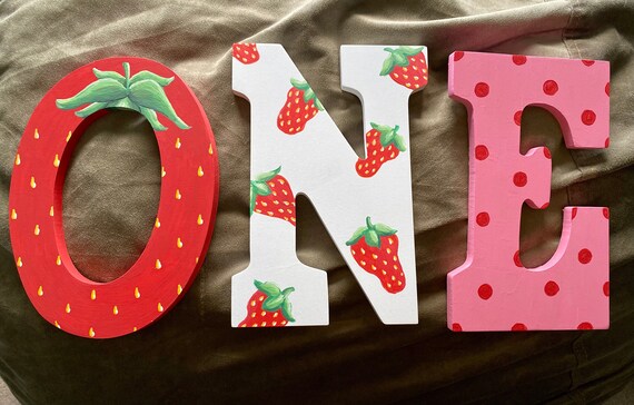 Letras iniciales y números pintados a mano personalizados - Etsy España