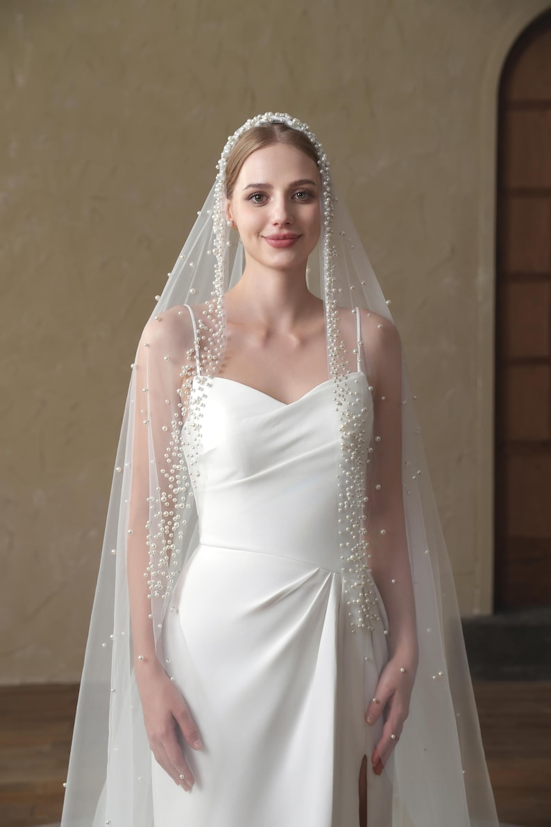 Pearls Edge Bridal Veil, Wedding Veil With Scattered Pearls, Mantilla ...