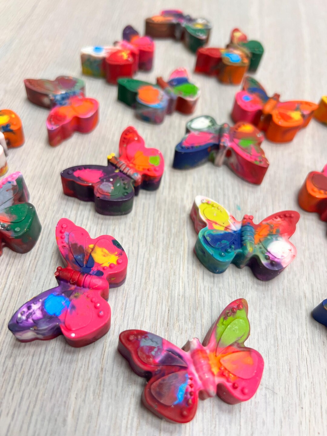 Butterfly Shaped Crayons, Butterfly Theme Birthday Party, Crayon Box ...
