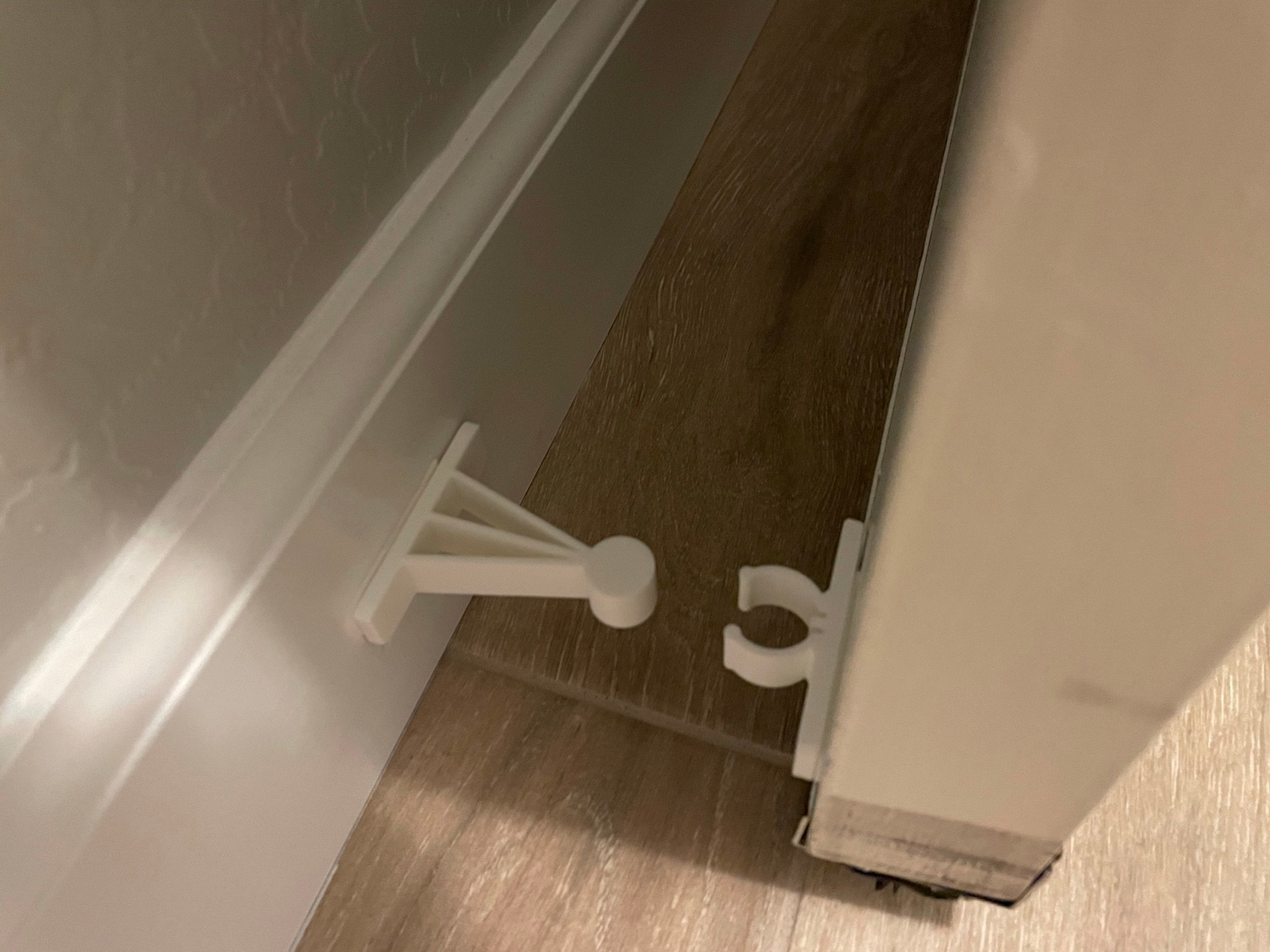Innovative Door Stop and Grip - Door Stop - Simple Install Door Holder ...