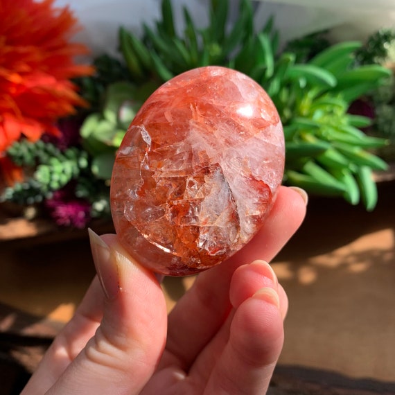 Home Décor Fire Quartz Palm Stone Stone For Confidence Hematoid Quartz ...