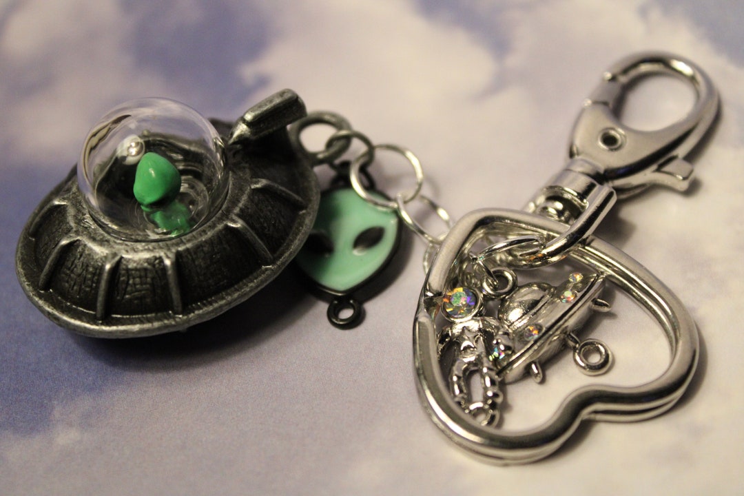 Alien Spaceship Keychain | Glow in the Dark Alien Head | - Etsy