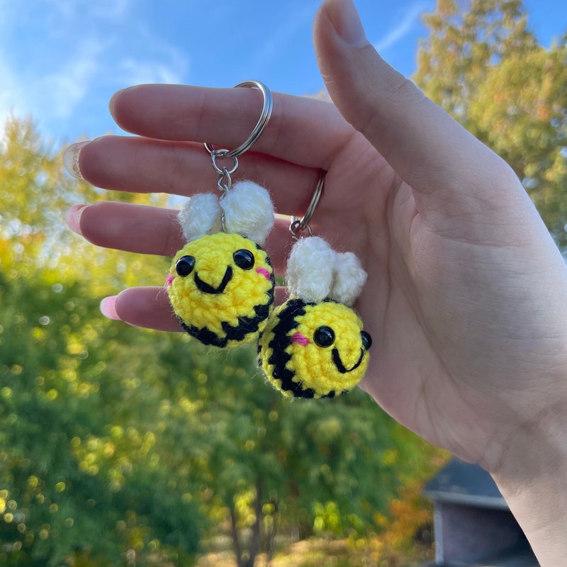 Bumble Bee Keychain - Etsy