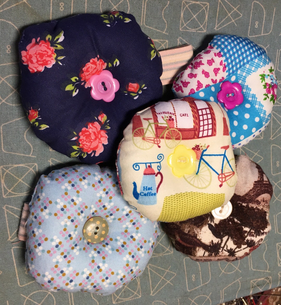 Handmade Pin Cushion, wrist pin cushion - Etsy.de