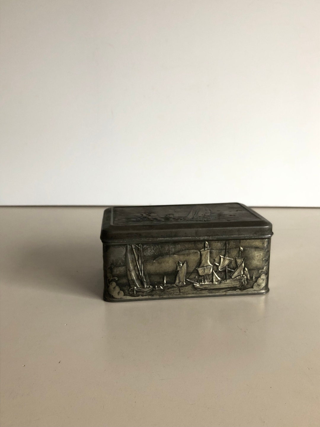 Tin / Cookie Tin - Decorative - Old Dutch Depiction With Sailboats ...