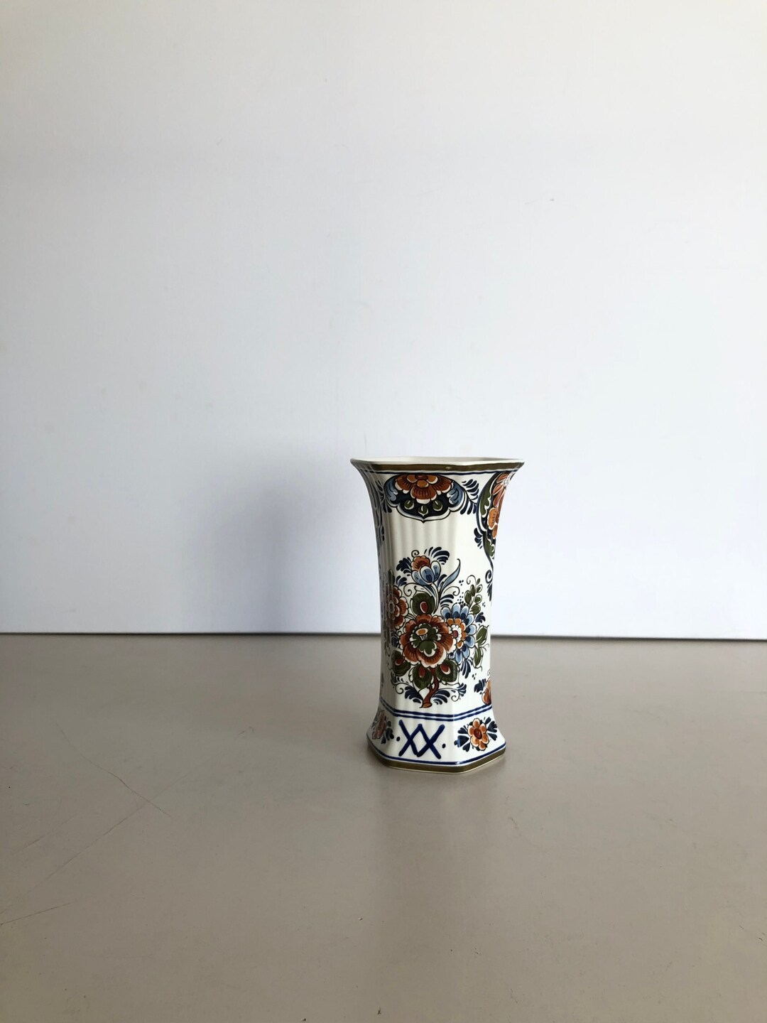 Vase / Trumpet Vase 6 Angular Vase With Floral Motifs Delft Blue ...