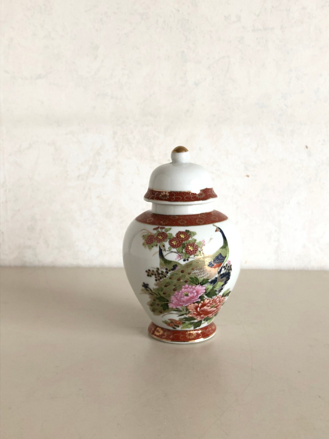 Lidded Vase / Urn Porcelain Beautiful Decoration Painted Peacocks Japan ...