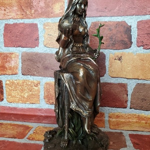 Vintage Pythia Statue - Oracle of Delphi Ancient Greek High Priestess ...