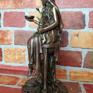 Vintage Pythia Statue - Oracle of Delphi Ancient Greek High Priestess ...